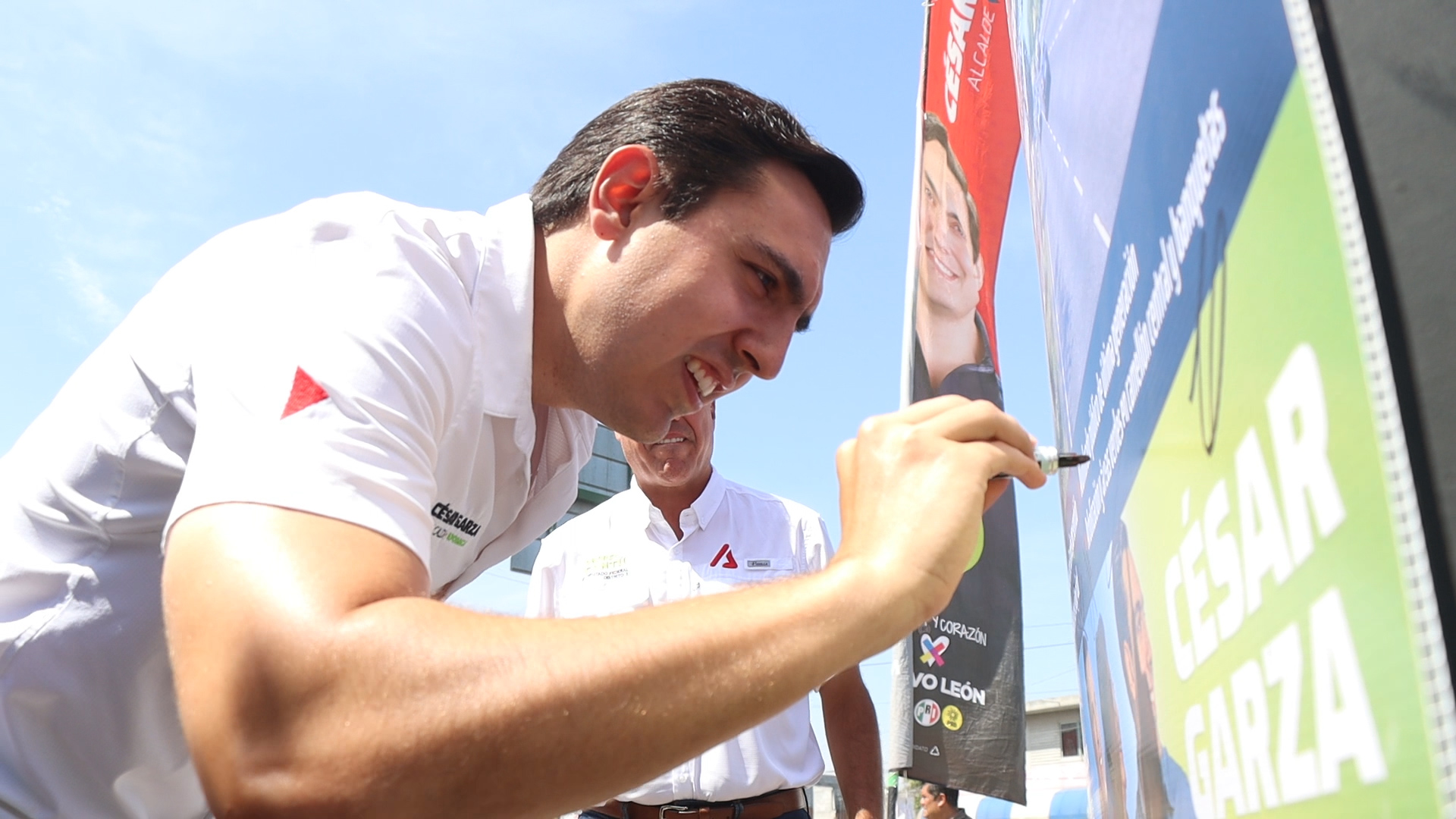 FIRMA CÉSAR GARZA COMPROMISO DE AMPLIAR Y MODERNIZAR AVENIDA E SEXTA ...